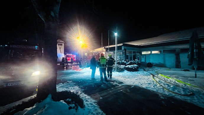 Brandeinsatz im Lagerbereich des Freibads Hinterstoder: Feuerwehr ...